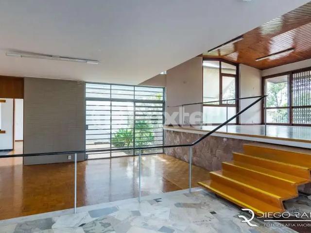 Casa / Sobrado para Venda em Porto Alegre/RS Menino Deus 4 Quartos