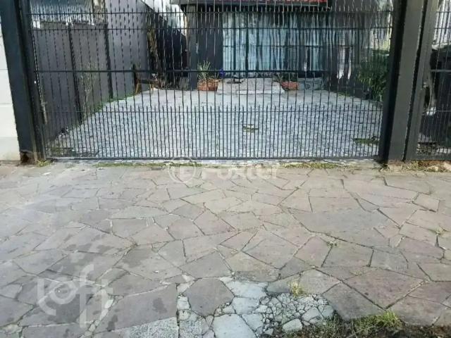 Casa / Sobrado para Venda em Porto Alegre/RS Menino Deus 4 Quartos