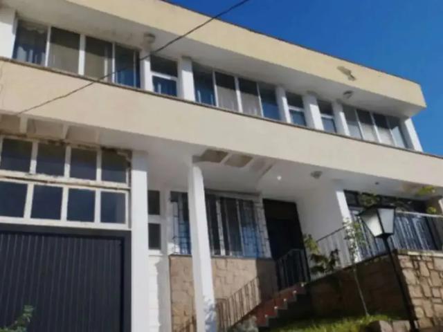 Casa / Sobrado para Venda em Porto Alegre/RS Menino Deus 4 Quartos