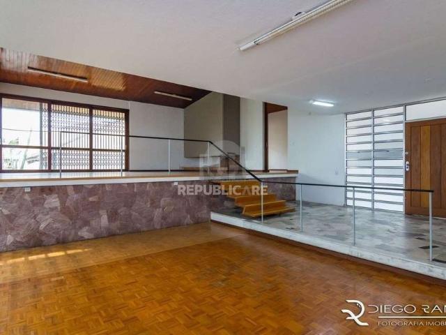 Casa / Sobrado para Venda em Porto Alegre/RS Menino Deus 4 Quartos