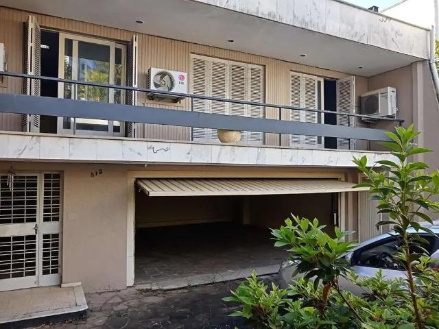 Casa / Sobrado para Venda em Porto Alegre/RS Menino Deus 4 Quartos