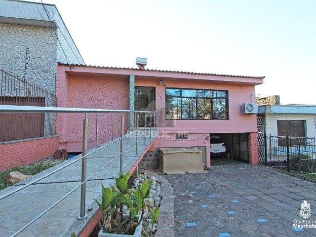 Casa / Sobrado para Venda em Porto Alegre/RS Menino Deus 5 Quartos