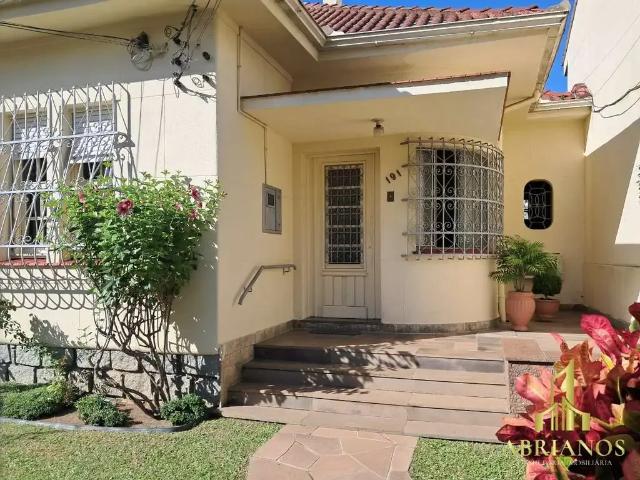 Casa / Sobrado para Venda em Porto Alegre/RS Menino Deus 6 Quartos