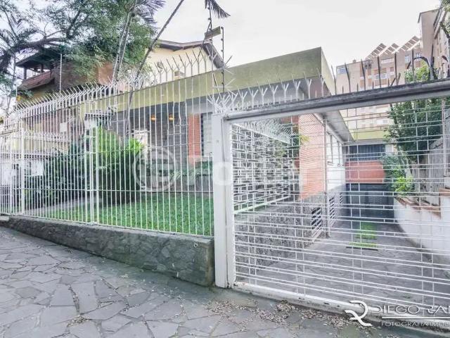Casa / Sobrado para Venda em Porto Alegre/RS Menino Deus 5 Quartos