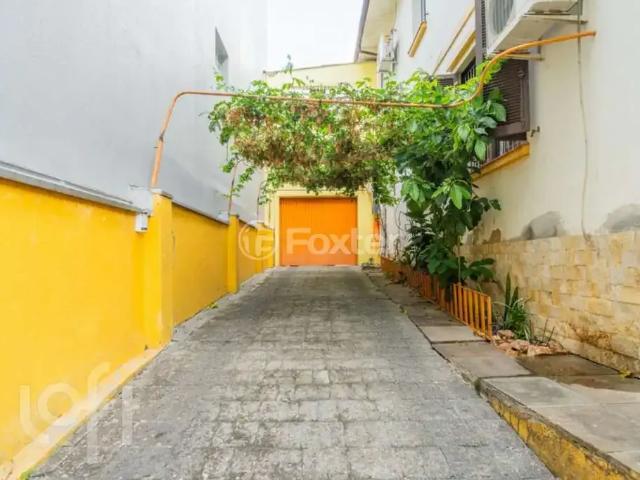 Casa / Sobrado para Venda em Porto Alegre/RS Menino Deus 6 Quartos