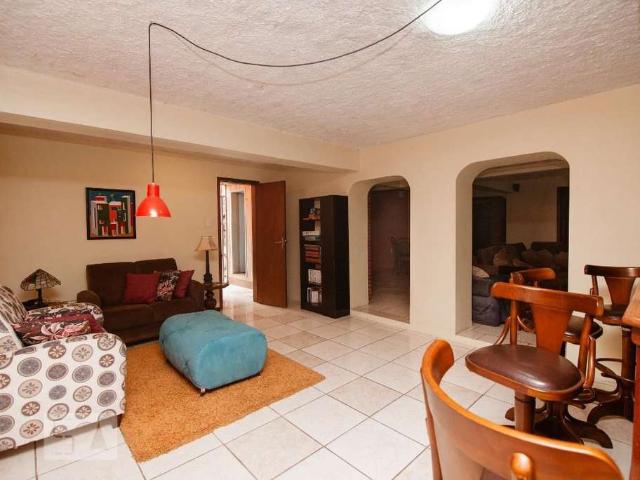Casa / Sobrado para Venda em Porto Alegre/RS Menino Deus 6 Quartos