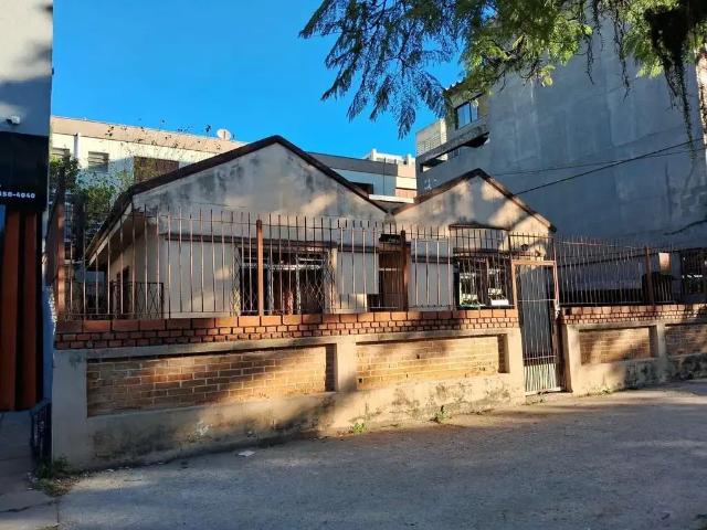 Casa / Sobrado para Venda em Porto Alegre/RS Menino Deus 2 Quartos