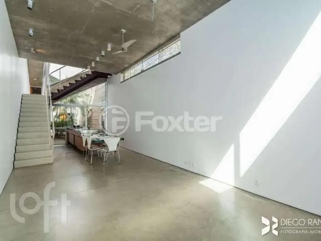 Casa / Sobrado para Venda em Porto Alegre/RS Menino Deus 2 Quartos