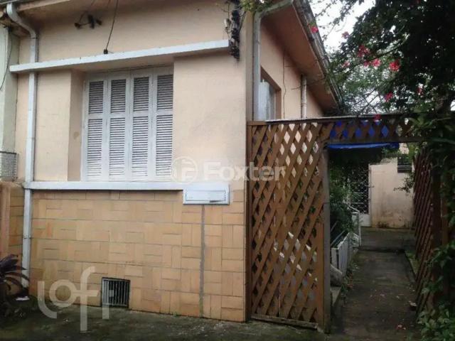 Casa / Sobrado para Venda em Porto Alegre/RS Menino Deus 2 Quartos