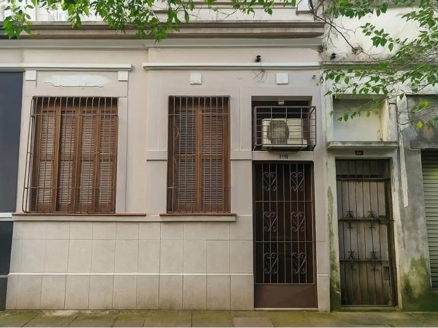 Casa / Sobrado para Venda em Porto Alegre/RS Menino Deus 2 Quartos