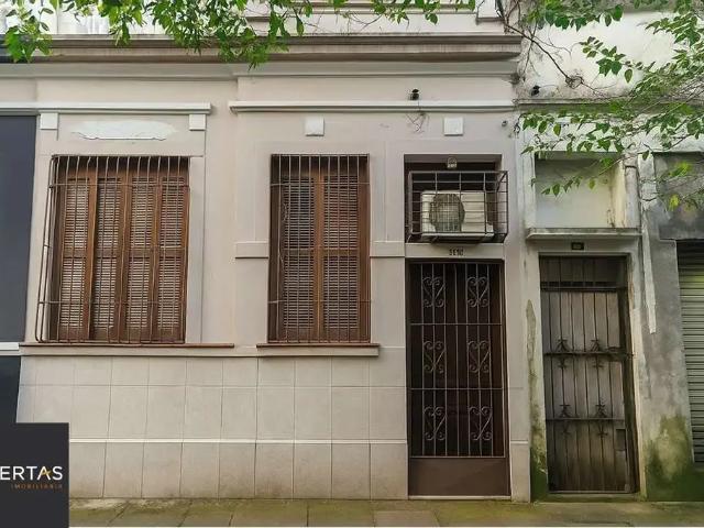 Casa / Sobrado para Venda em Porto Alegre/RS Menino Deus 2 Quartos