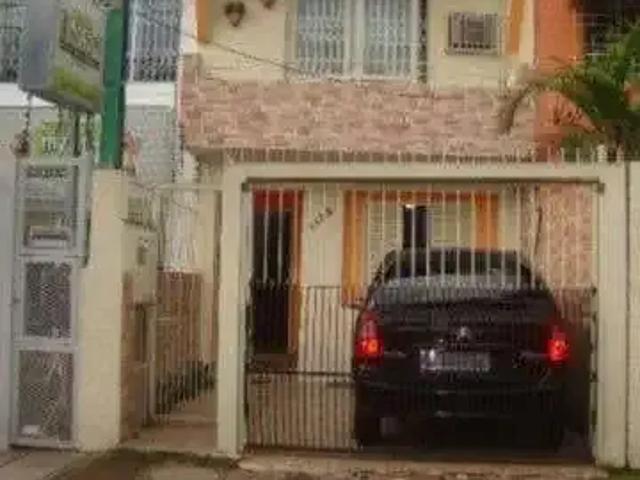 Casa / Sobrado para Venda em Porto Alegre/RS Menino Deus 2 Quartos