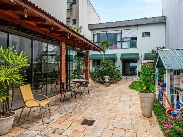 Casa / Sobrado para Venda em Porto Alegre/RS Menino Deus 3 Quartos