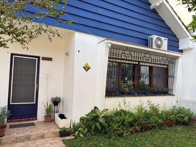 Casa / Sobrado para Venda em Porto Alegre/RS Menino Deus 3 Quartos