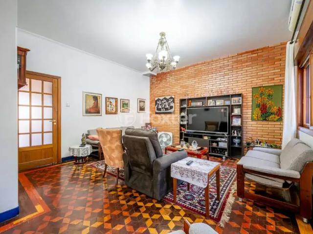 Casa / Sobrado para Venda em Porto Alegre/RS Menino Deus 3 Quartos