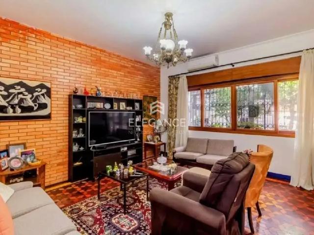 Casa / Sobrado para Venda em Porto Alegre/RS Menino Deus 3 Quartos