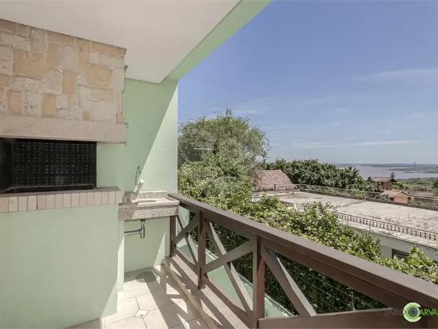 Casa / Sobrado para Venda em Porto Alegre/RS Menino Deus 3 Quartos