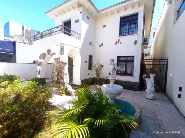 Casa / Sobrado para Venda em Porto Alegre/RS Menino Deus 3 Quartos