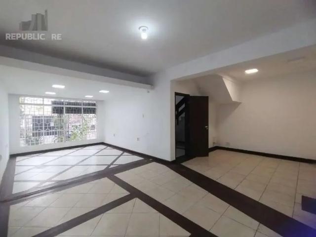 Casa / Sobrado para Venda em Porto Alegre/RS Menino Deus 3 Quartos