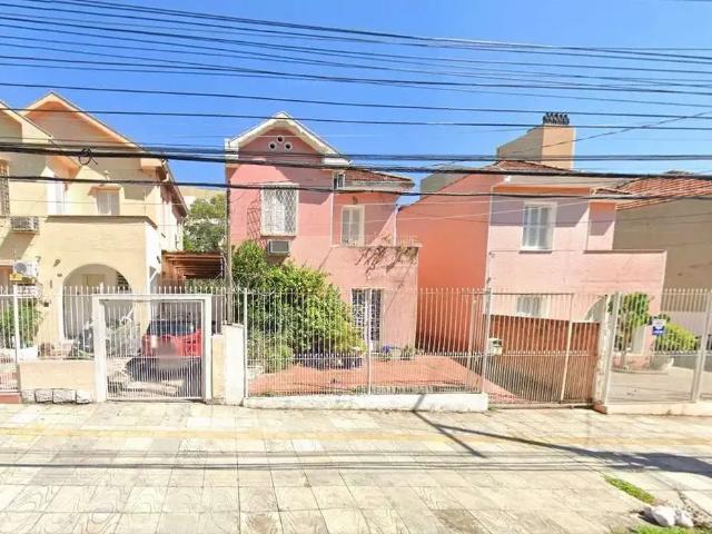 Casa / Sobrado para Venda em Porto Alegre/RS Menino Deus 3 Quartos