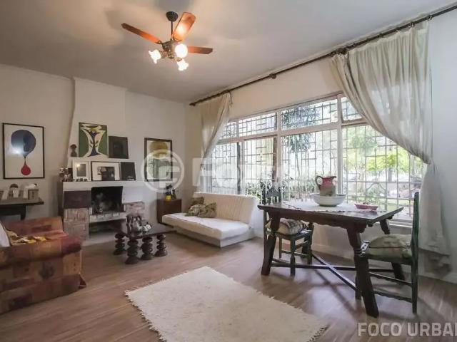 Casa / Sobrado para Venda em Porto Alegre/RS Menino Deus 3 Quartos