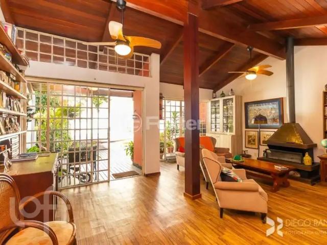 Casa / Sobrado para Venda em Porto Alegre/RS Menino Deus 3 Quartos