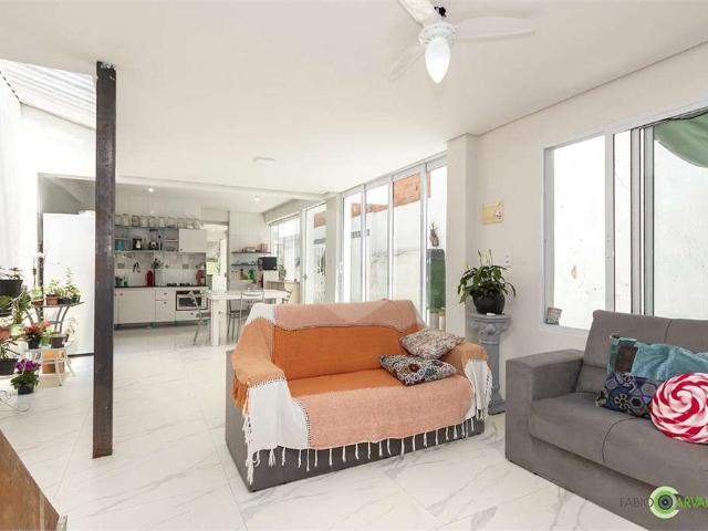 Casa / Sobrado para Venda em Porto Alegre/RS Menino Deus 3 Quartos