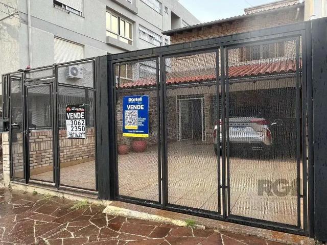 Casa / Sobrado para Venda em Porto Alegre/RS Menino Deus 3 Quartos