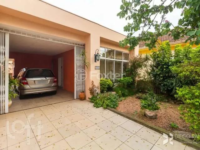 Casa / Sobrado para Venda em Porto Alegre/RS Medianeira 2 Quartos