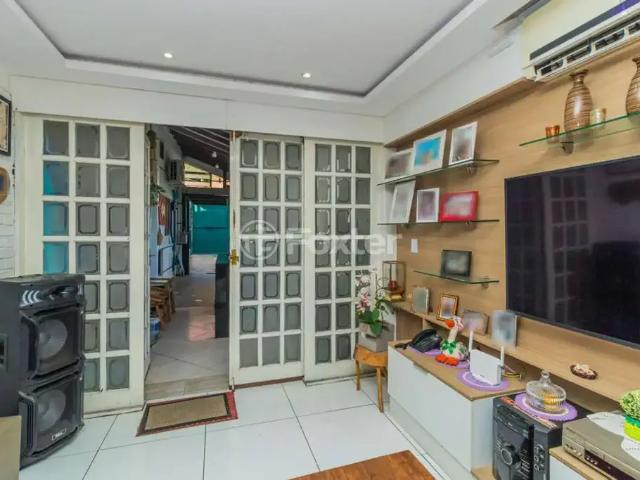 Casa / Sobrado para Venda em Porto Alegre/RS Medianeira 3 Quartos