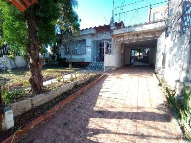 Casa / Sobrado para Venda em Porto Alegre/RS Medianeira 3 Quartos