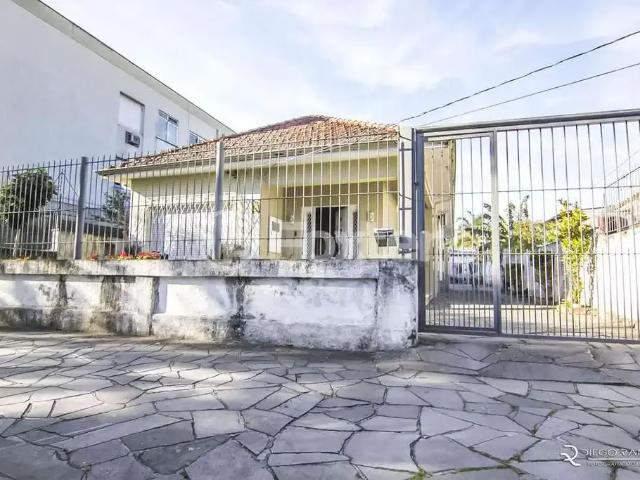Casa / Sobrado para Venda em Porto Alegre/RS Medianeira 3 Quartos