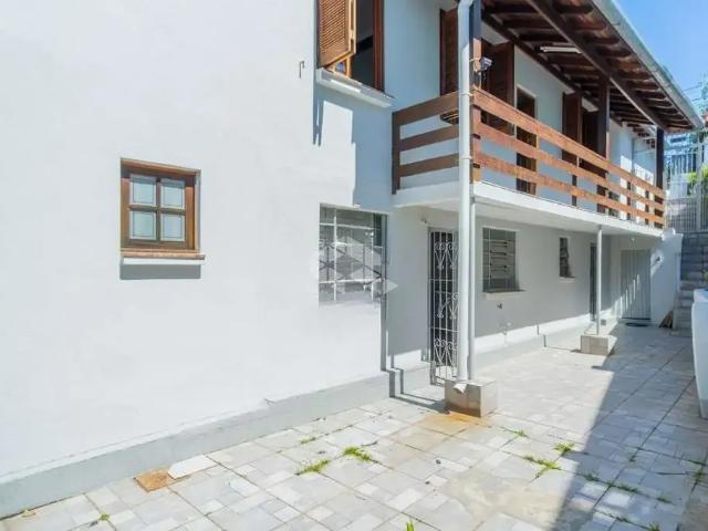 Casa / Sobrado para Venda em Porto Alegre/RS Medianeira 3 Quartos