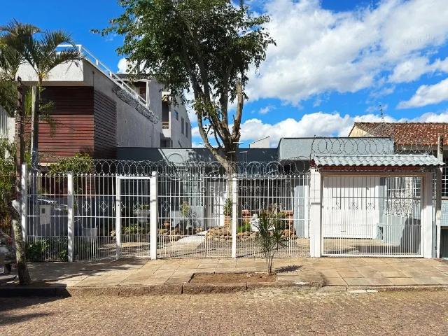 Casa / Sobrado para Venda em Porto Alegre/RS Medianeira 3 Quartos