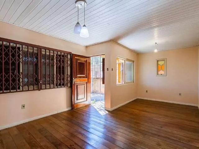 Casa / Sobrado para Venda em Porto Alegre/RS Medianeira 3 Quartos