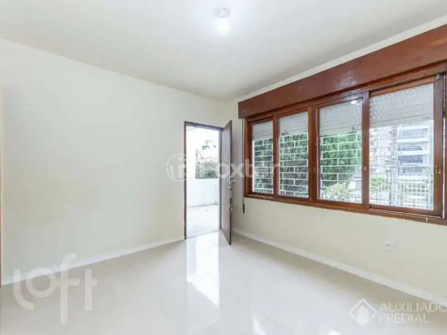 Casa / Sobrado para Venda em Porto Alegre/RS Medianeira 3 Quartos