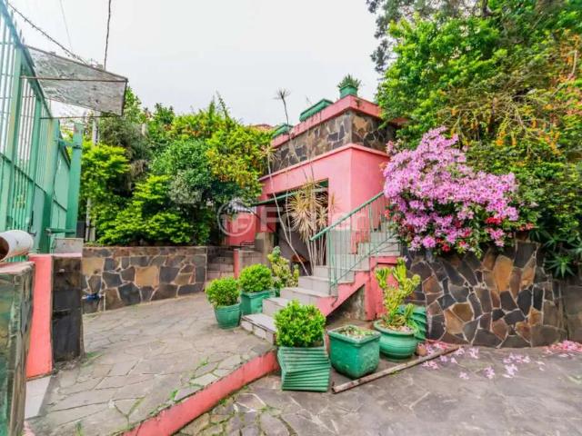 Casa / Sobrado para Venda em Porto Alegre/RS Medianeira 3 Quartos
