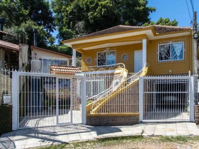 Casa / Sobrado para Venda em Porto Alegre/RS Medianeira 3 Quartos