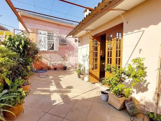 Casa / Sobrado para Venda em Porto Alegre/RS Medianeira 3 Quartos