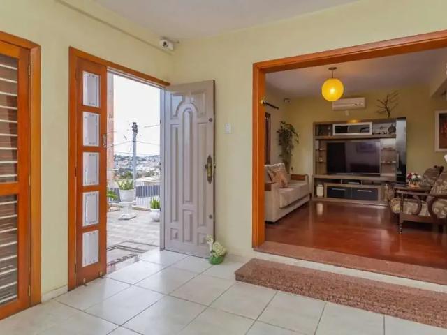 Casa / Sobrado para Venda em Porto Alegre/RS Medianeira 3 Quartos