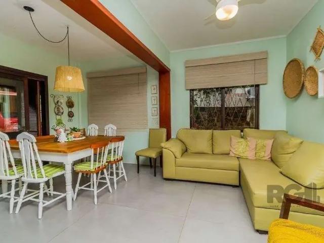 Casa / Sobrado para Venda em Porto Alegre/RS Medianeira 3 Quartos