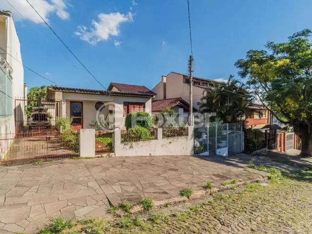 Casa / Sobrado para Venda em Porto Alegre/RS Medianeira 3 Quartos