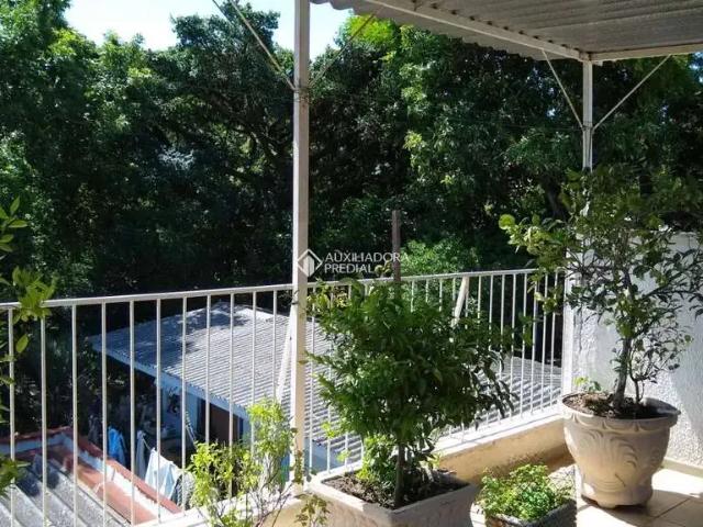 Casa / Sobrado para Venda em Porto Alegre/RS Medianeira 3 Quartos