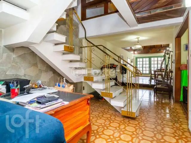 Casa / Sobrado para Venda em Porto Alegre/RS Medianeira 4 Quartos