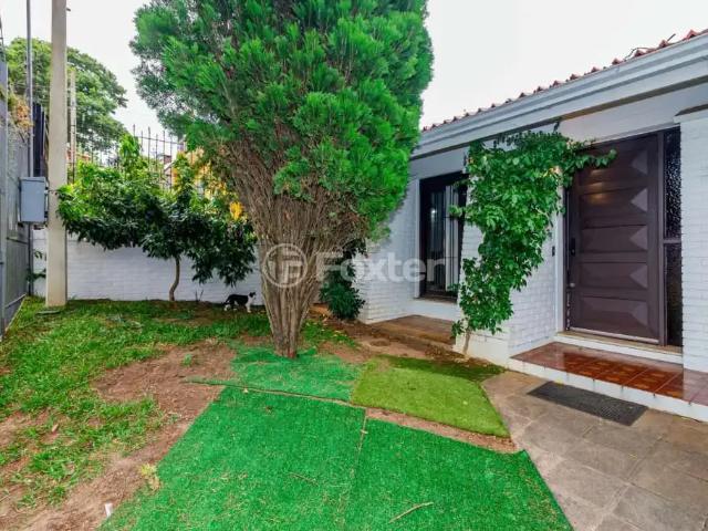 Casa / Sobrado para Venda em Porto Alegre/RS Medianeira 4 Quartos