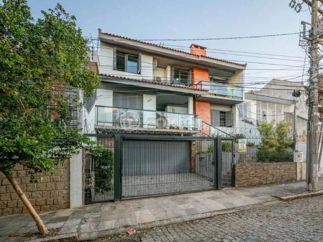 Casa / Sobrado para Venda em Porto Alegre/RS Medianeira 4 Quartos