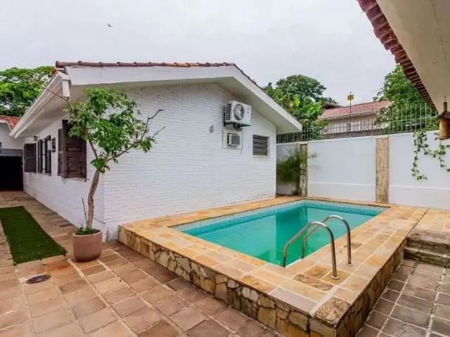 Casa / Sobrado para Venda em Porto Alegre/RS Medianeira 4 Quartos