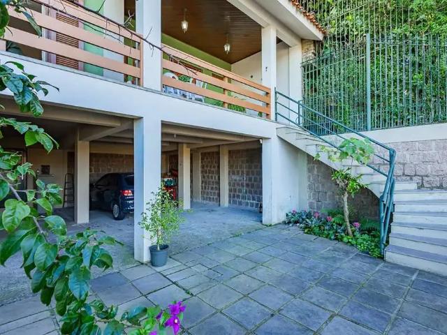 Casa / Sobrado para Venda em Porto Alegre/RS Medianeira 4 Quartos