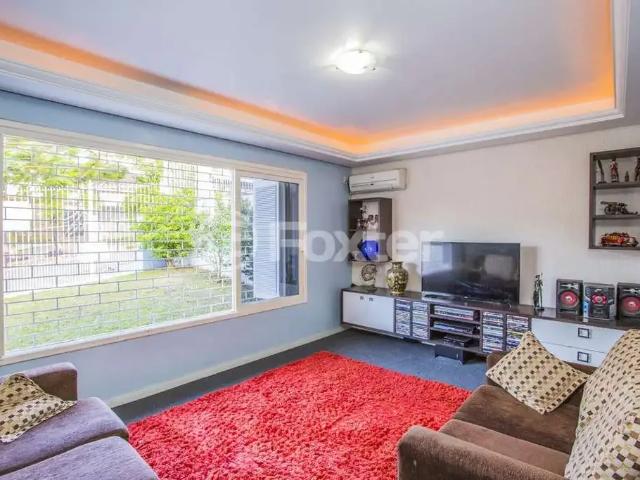 Casa / Sobrado para Venda em Porto Alegre/RS Medianeira 4 Quartos