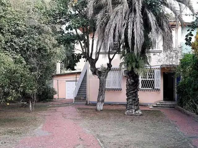 Casa / Sobrado para Venda em Porto Alegre/RS Medianeira 6 Quartos
